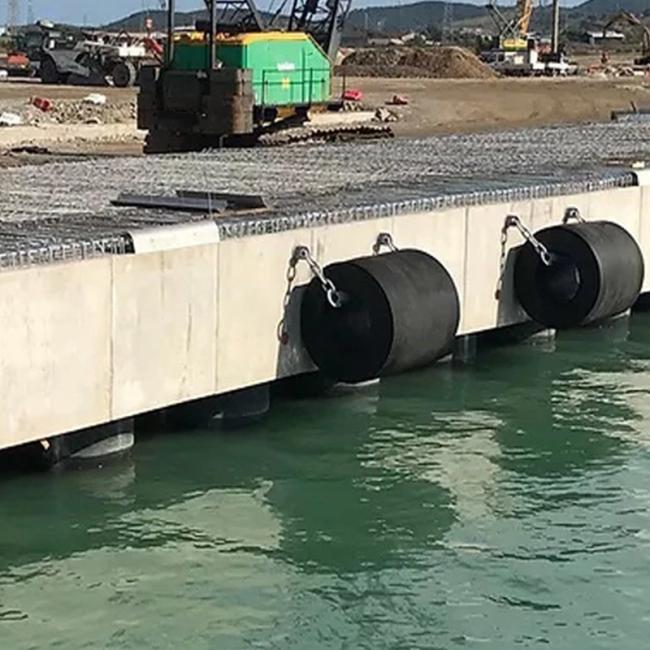 Cylindrical fender performance demonstration in marine application