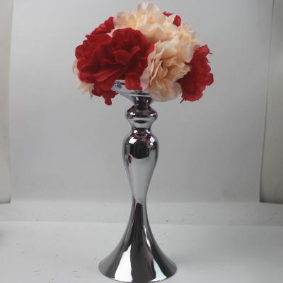 Chine Des fleurs artificielles 30cm Centre de la balle pour la décoration de table de fête à la fête des mères à vendre