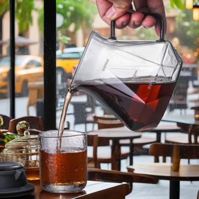 Chine Versez sur la cafetière avec du verre borosilicate résistant à la chaleur et un filtre à goutte à goutte métallique à vendre