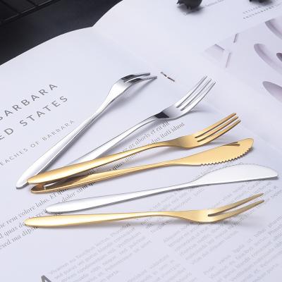 Chine Couverts modernes jetables en acier inoxydable en or et en argent pour la fête de mariage du restaurant à vendre
