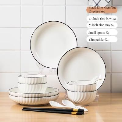 Chine Élégante plaque en porcelaine blanche en céramique à bord noir pour la maison Hôtel Restaurant Inclut des cuillères à soupe à vendre