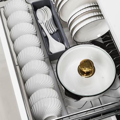 Chine Vaisselle d'hôtel de restaurant en porcelaine blanche avec bord noir et cuillères à soupe à vendre