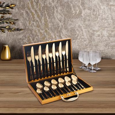 Chine Hôtel en acier inoxydable mariage 24 pièces Set de couverts de luxe Cuillère d'or et fourchette Vaisselle en argent à vendre