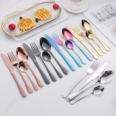 Chine Hôtel en acier inoxydable mariage 24 pièces Set de couverts de luxe Cuillère d'or et fourchette Vaisselle en argent à vendre