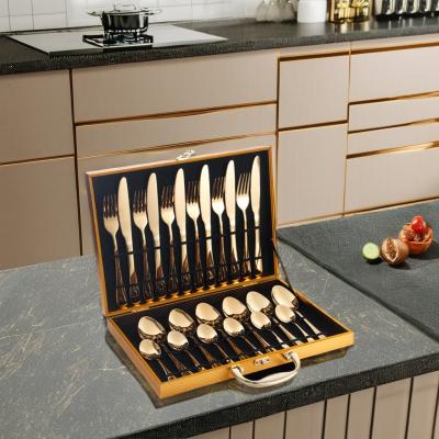 Chine 24 pièces d' or de luxe Cuillère à soupe et fourchette Set d' argent pour mariage en acier inoxydable à vendre