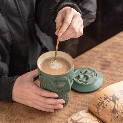 Chine Café de bureau ou cadeaux d'affaires durables tasse en céramique Sanxingdui avec couvercle et cuillère à vendre