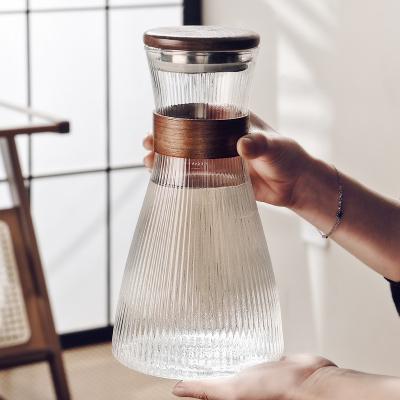 Chine Bouteille d'eau en verre de 1,5 litre personnalisable Appareils ménagers pour les cadeaux d'affaires à vendre