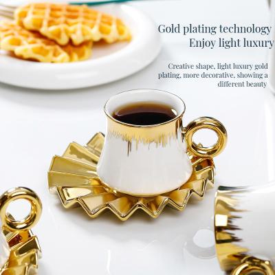 Chine Élégance Design papier peint du thé et du café Céramique Western Dinner Set pour une vie durable à vendre