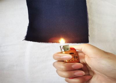 中国 保護Workwearのための100%の綿のあや織りの反火のFrによって扱われる酸の証拠材料 販売のため