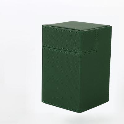 Chine Boîte à cartes antipoussière 80+ Deck en cuir PU Boîte à cartes en cuir MTG avec plateau à dés à vendre