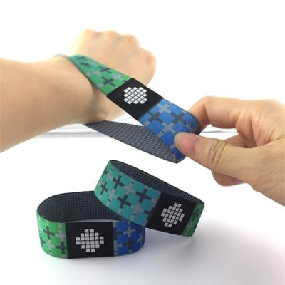 China Elastisches Gewebe RFID NFC-Armband, Ausdehnung gesponnene RFID-Manschette wiederverwendbares 213 zu verkaufen