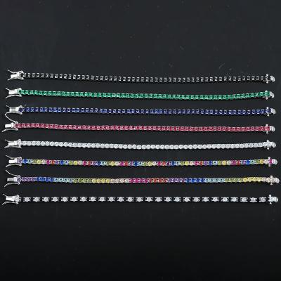 Chine L'argent a plaqué 925 accessoires de bijoux de mode de bracelet à chaînes de tennis à vendre