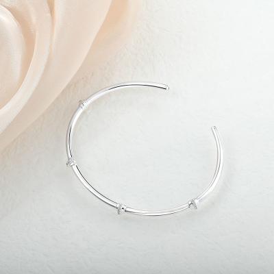 Chine L'ovale fait sur commande forment 925 femmes ouvertes de bijoux de bracelets de taille de bracelets argentés d'or à vendre