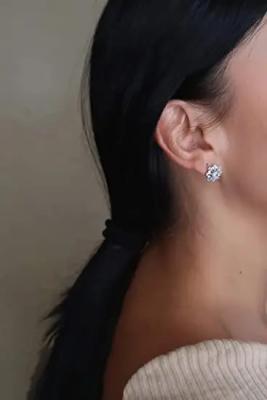 Chine 925 boucles d'oreille argentées convenables de la CZ, 0.8g Sterling Silver Cubic Zirconia Earrings pour des femmes à vendre