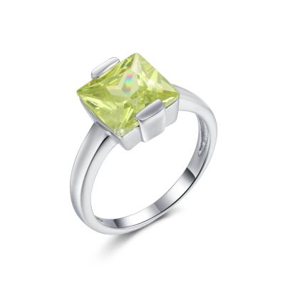 Chine Anneaux de pierre précieuse en argent 925 avec poids en argent de 5,23 g et fabrication ronde à vendre