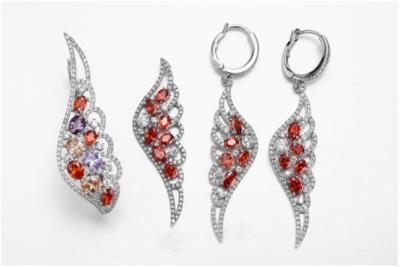 Chine La CZ blanche Ruby Dangle Earrings Sterling Silver rouge Wing Shaped à vendre