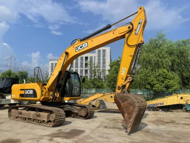 JCB JS220LC Excavator front view