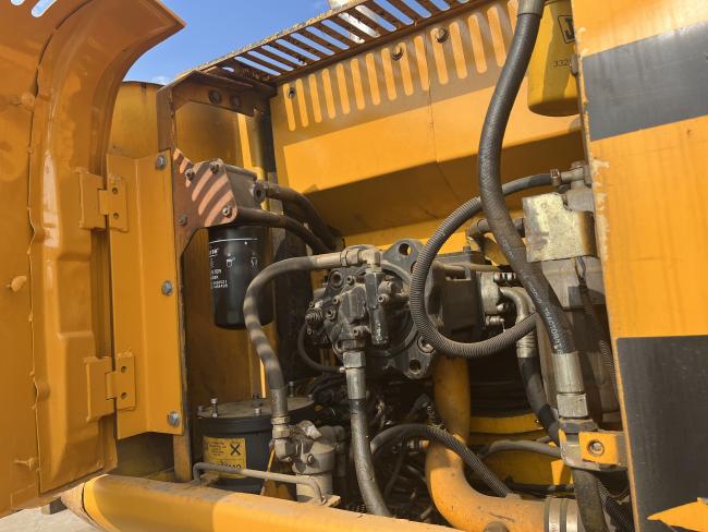 JCB JS220LC Excavator side view