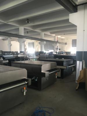 Cina Macchina di rattoppatura ondulata completamente automatica 2100 pcs/h FOXCONN della scatola di finestra di marca JB-900TC della stampa JINBAO dello schermo del principale 1 della Cina in vendita