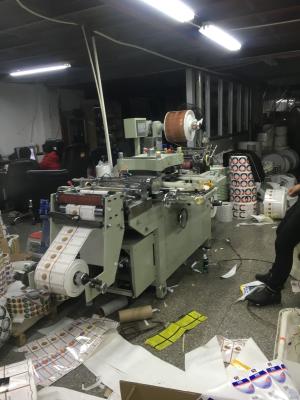 Cina Il film di rotolo automatico, la schiuma, tagliare dell'etichetta dell'autoadesivo a macchina/muore etichetta prestampata autoadesiva della taglierina (MQ-320A) in vendita