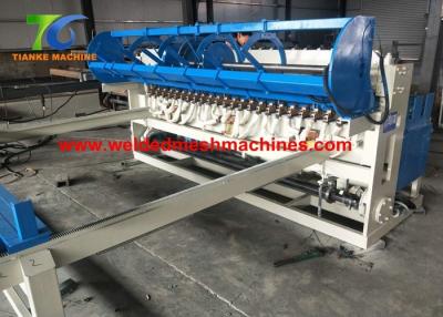 Cina Il PVC di Tianke ha ricoperto il foro di Mesh Panel Welding Machine 50*25mm in vendita