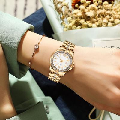 Cina La cassa romantica classica della lega di acciaio inossidabile Encrusted Diamond Quartz Watch For Women in vendita