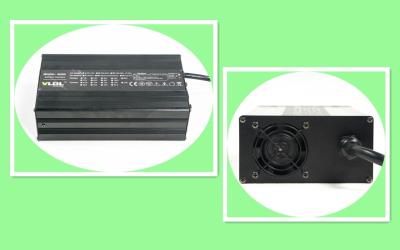 Cina 900W caricabatteria di alto potere 24V, caricatore astuto su ordinazione della spina 25A per i veicoli elettrici in vendita