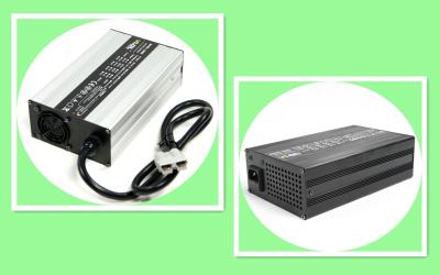 China Carregador de bateria de alumínio 48V da motocicleta do lítio de MCU Contolled 15A 900W potência de saída à venda