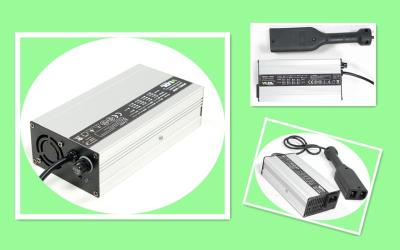 China Carregador de bateria bonde automático da motocicleta 60 volts 3 ampères carregamento de 72V/73.5V máximo à venda