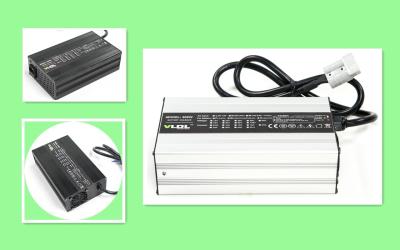 China 3,5 quilogramas E - etapas inteligentes do carregador de bateria 60V da motocicleta 10A 3 que carregam para a bateria LiFePO4 à venda