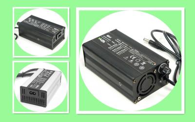 Cina Caricarsi automatico e veloce del caricatore dell'Accumulatore litio-ione di Smart 24V 2A in vendita