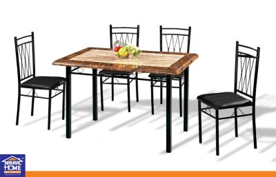 China Tablas y sillas del comedor de Familiy del tablero del MDF, mesa de comedor de encargo y 4 sillas en venta