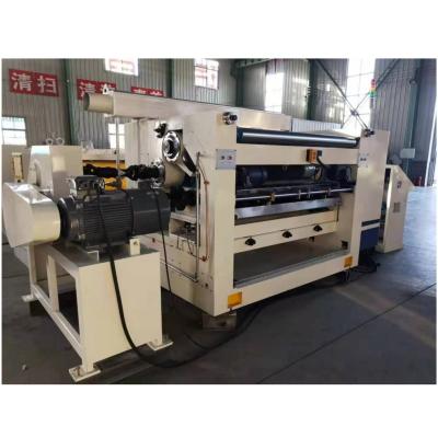 Cina Macchina per la fabbricazione di cartoni ondulati a flauto a facciata singola per negozi di abbigliamento 1700 KG in vendita