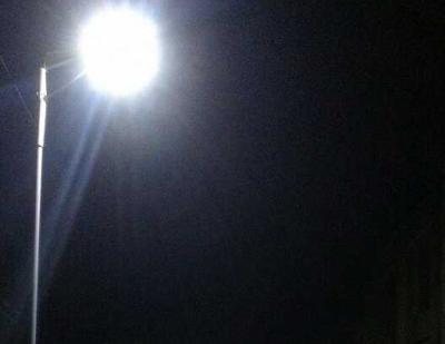 China Reemplazo de la bombilla tradicional 40w todo de calle de 100w LED en un brillo solar de la luz de calle alto en venta