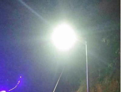 China Las altas lámparas de calle accionadas solares del brillo 60w substituyen la luz de calle llevada 150w convencional en venta
