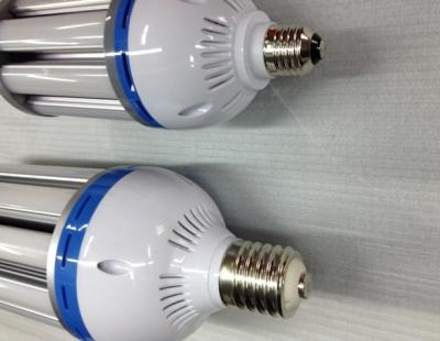 Cina La lampadina LM80 dell'iluminazione pubblica del LED ha condotto SMD5730 45W russo E40 in vendita