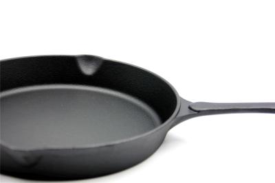 Κίνα 6,3 ίντσα καρύκεψε προ το χυτοσίδηρο Skillet για το υπαίθριο μαγείρεμα προς πώληση