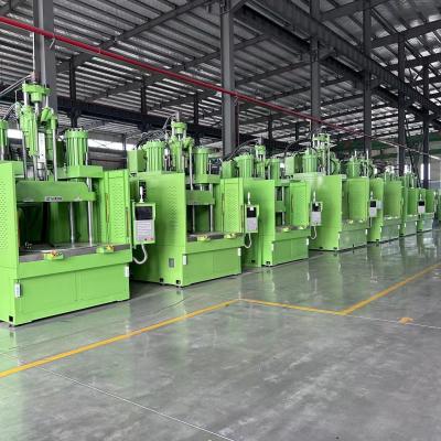 Cina Vertical Insert Injection Molding With Rotary Table in vendita