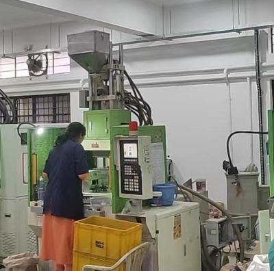 China Máquina vertical da modelação por injeção de tabela giratória para o uso industrial à venda