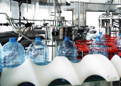 중국 가득 차있는 자동적인 물 충전물 기계, 3L - 5L 애완 동물 Monoblock 병 채우게 판매용