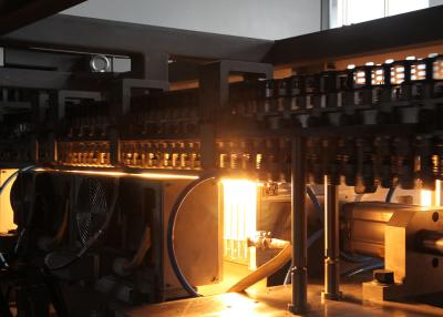 China El ANIMAL DOMÉSTICO embotelló la máquina de relleno de Combiblock que capsulaba que soplaba para el agua mineral/pura/de manatial en venta