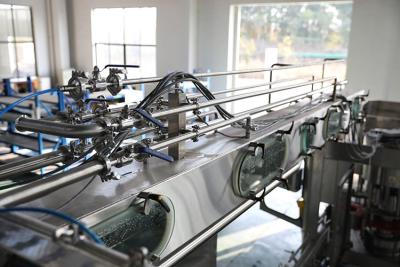 China 500ML Full Automatic 3 In1 Beverage Filling Machine Drinking Pure Water Production for sale