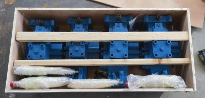 China Lierbedieningsventielblok met inlaat/uitlaat poortgrootte 20a-50a in blauw en groen voor optimale prestatie-efficiëntie Te koop