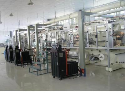 China Goedkope en hoogwaardige pads die prijs Semi-automatische maandverbandmachine voor luiers maken Te koop