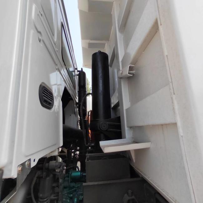 Sinotruck HOWO 6X4 Heavy Duty Transport Truck with 50t Loading Capacity