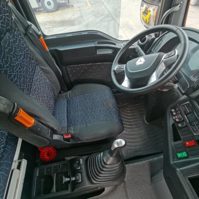 Heavy Duty 6X4 Sinotruck Truck for Efficient Transportation Needs