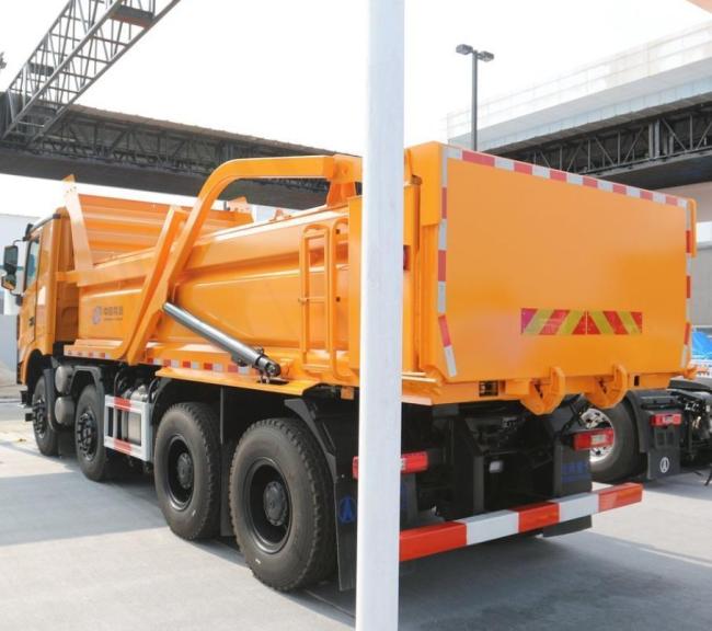 Beiben V3 Heavy-Duty Truck, 320 Horsepower, 8X4, 5.6-Meter Self Dumping Transport Truck