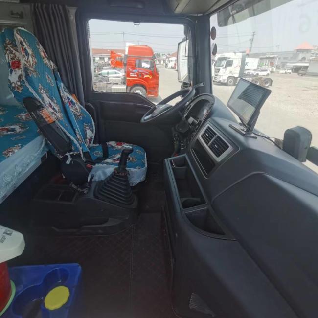 Sinotruck Sales 480HP Heavy Duty Truck for Towing Semi Trailer