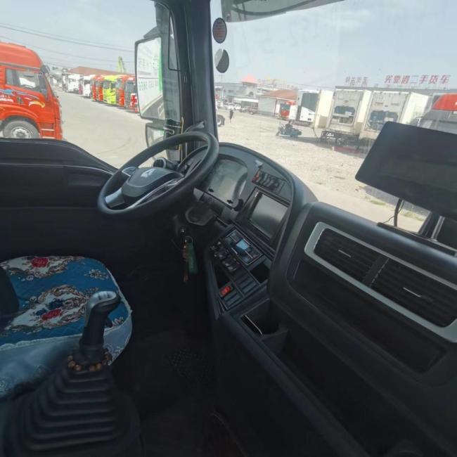 Sinotruck Sales 480HP Heavy Duty Truck for Towing Semi Trailer