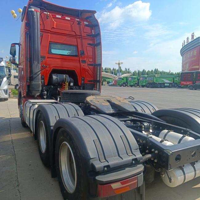 Shaanxi Automobile Delong X6000 Diesel Traction Truck Featuring 600L Fuel Tank